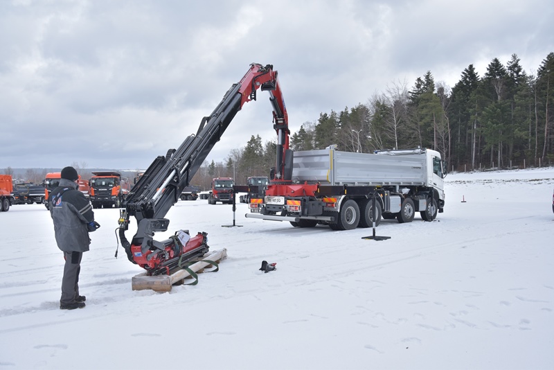 KH-KIPPER - A tipper with a removable crane